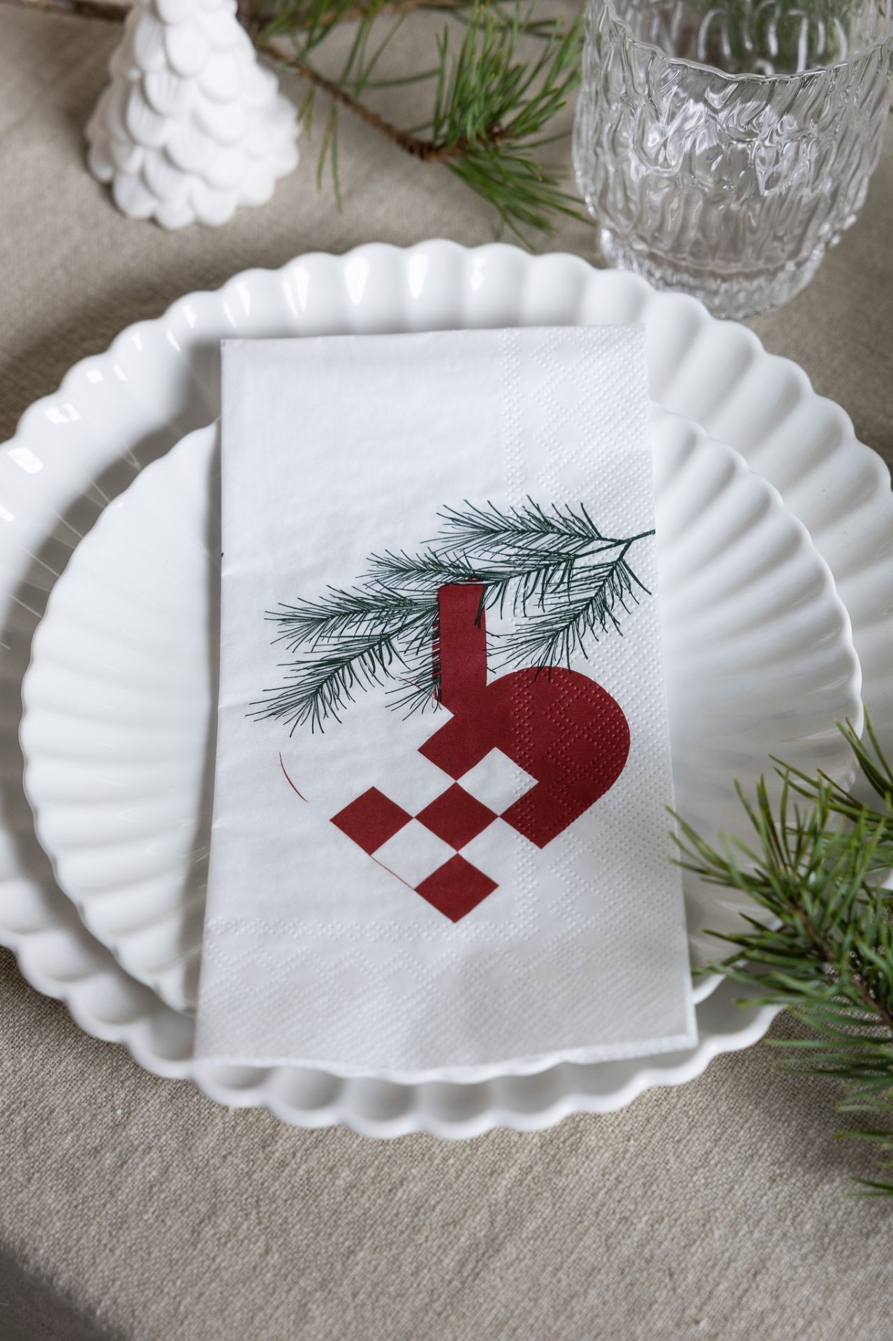 Kjøp SERVIETT - JULEHJERTE - Storefactory Scandinavia - Interiør fra Frøken Ranum - 919137