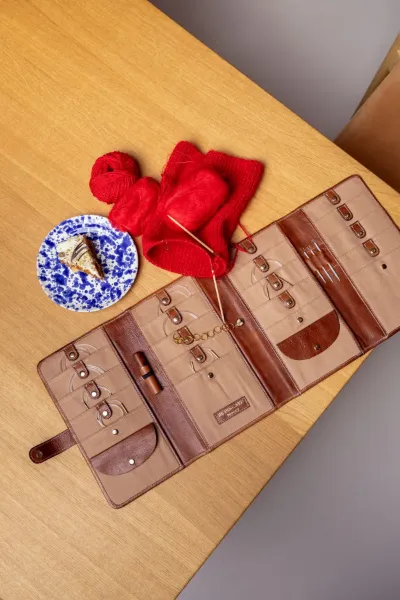 Kjøp RE:DESIGNED PROJECT 82 WALNUT - Project - Dame fra Jentene på Kaffe - P083