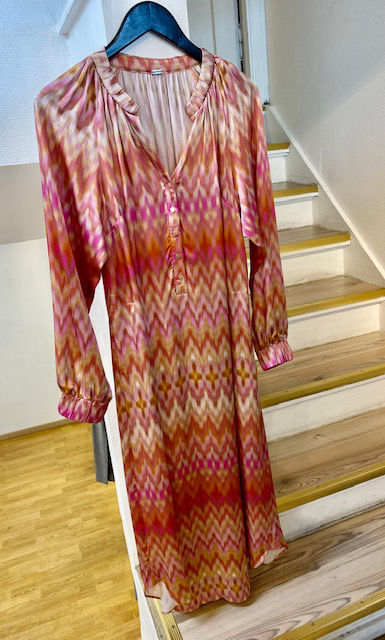 Kjøp MADONNA MAXIKJOLE - ROSA/ORANSJE - Gustav - Dame fra Zander ...