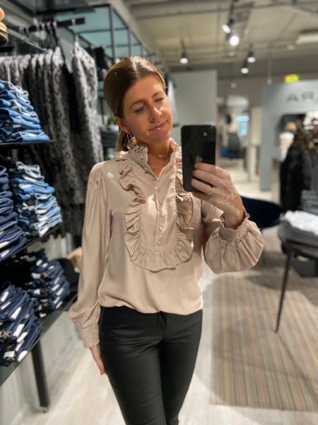 Kjøp CONTINUE SALLY BLOUSE- SAND - Continue - Dame fra KLARA - 13895 -A