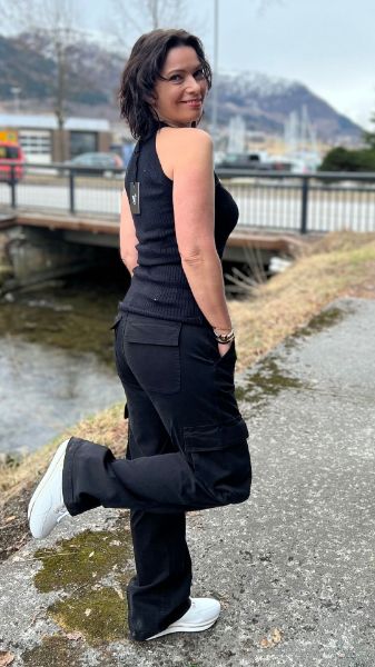 Kjøp FLOYD AVRIL RETT CARGOBUKSE - Floyd - Dame fra By Femina - 25979