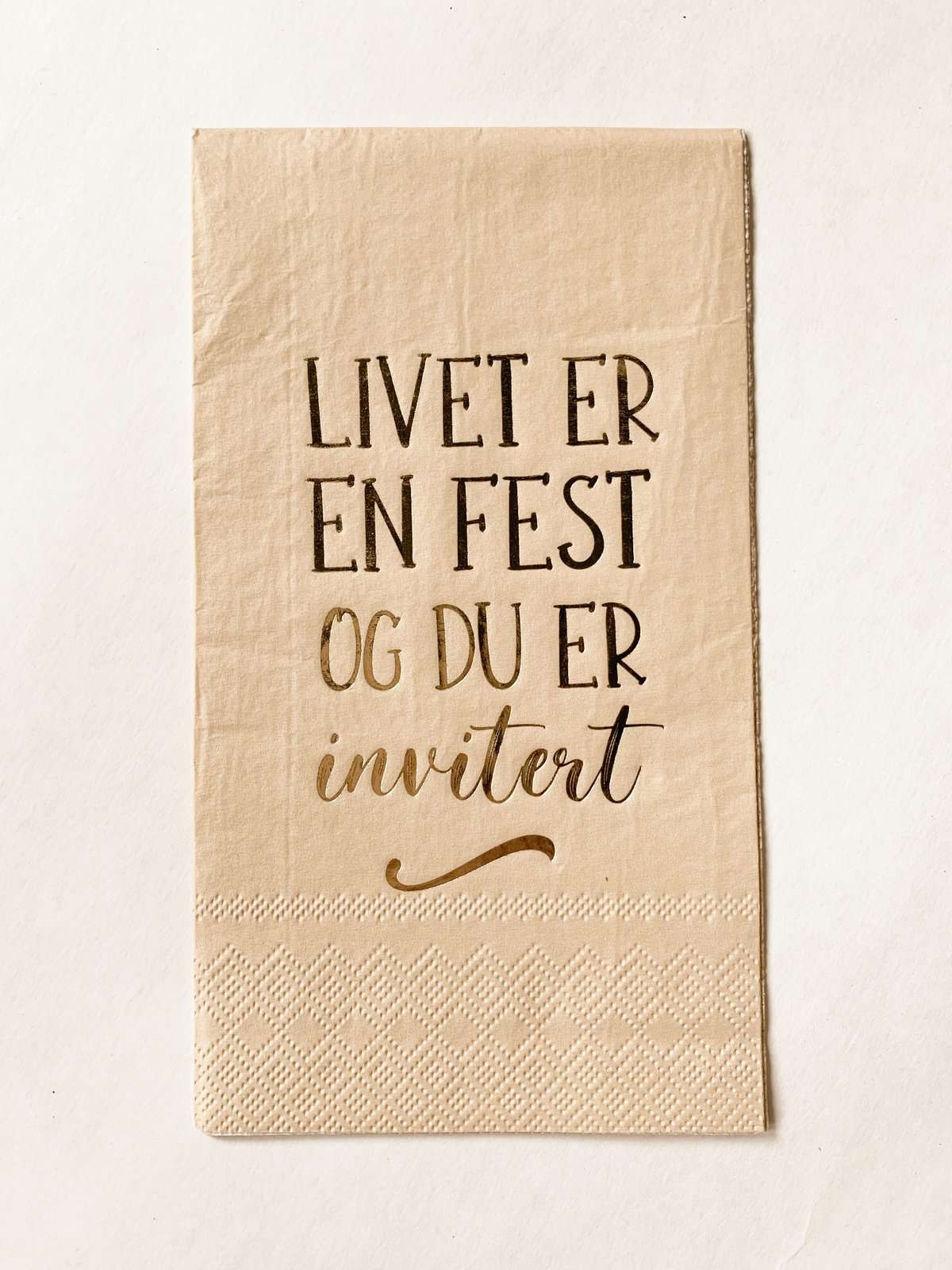 Kjøp SERVIETT BUFFET “LIVET ER EN FEST” - Trend Design - Interiør fra ...