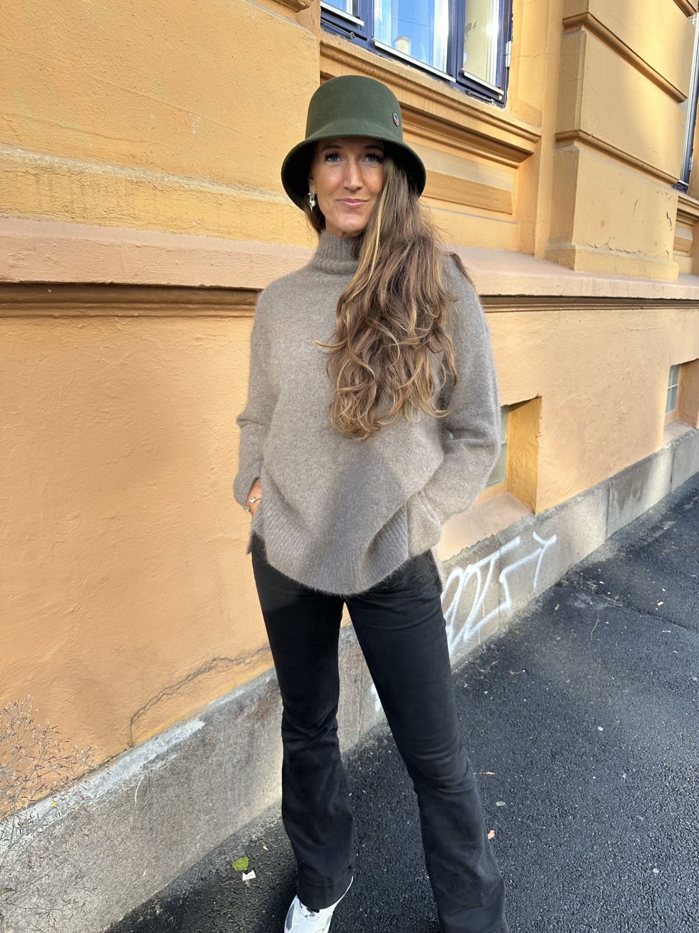 Kjøp REESE STRIKKET GENSER - NUTMEG - Ane Mone - Dame fra Happy Day In ...