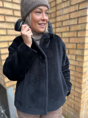 Manuela Conti - De Fem Hjørner - Dameklær på nett og i Sandvika Senter