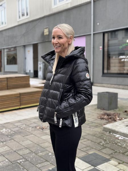 Kjøp ERIKA LUX SS - BLACK - C.A.Y.A - Dame fra Pønt